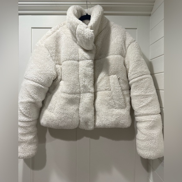 ALO Yoga | Jackets & Coats | Alo Yoga Sherpa Snow Angel Puffer Jacket ...